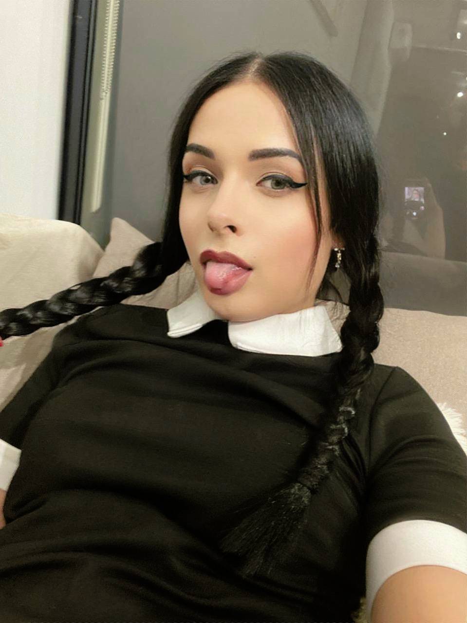 Pull my braids. | Scrolller