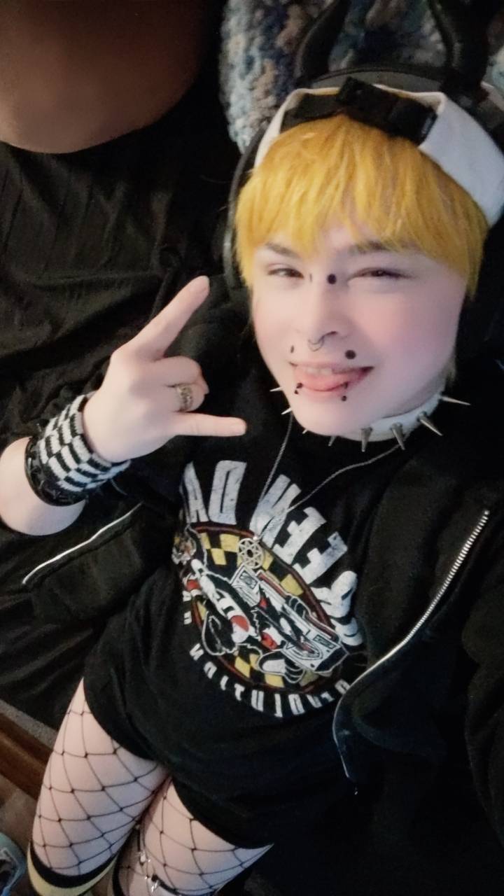 Punk fembois allowed? 👉👈 | Scrolller