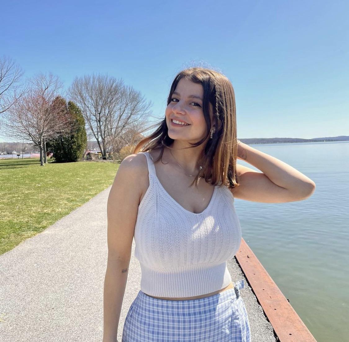 Pushing that sweater to the limit | Scrolller