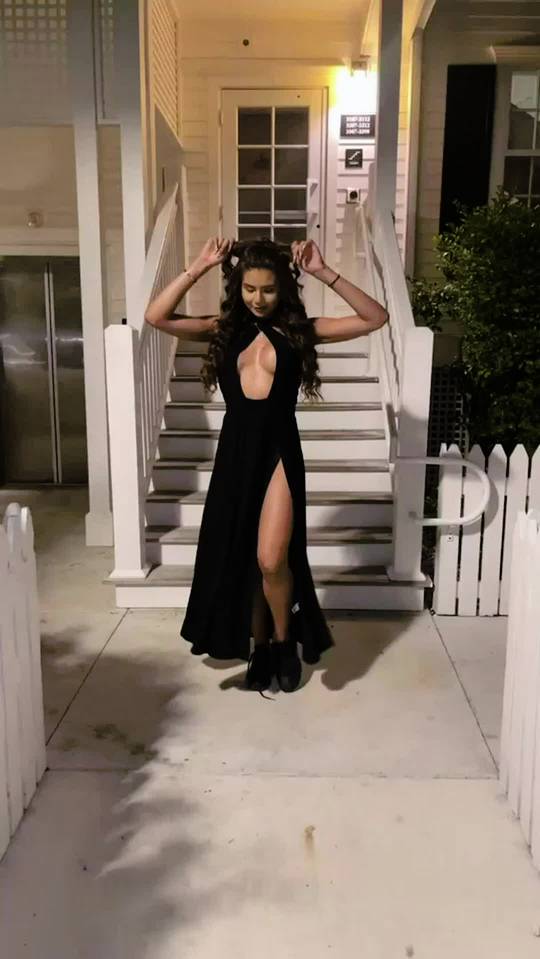 Quick and easy access to that big juicy goon stick | Scrolller