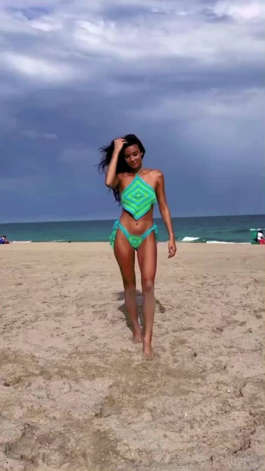 "Quick change" | Scrolller