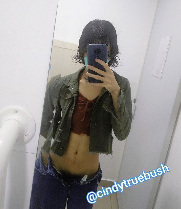 Quick check of my bush on the bathroom 🤭 | Scrolller