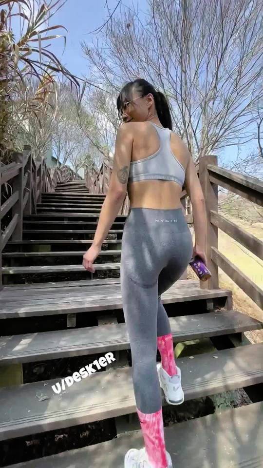 Quick flash at the farm 🐑 | Scrolller