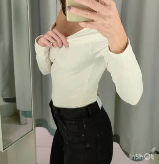 Quick titty flash | Scrolller