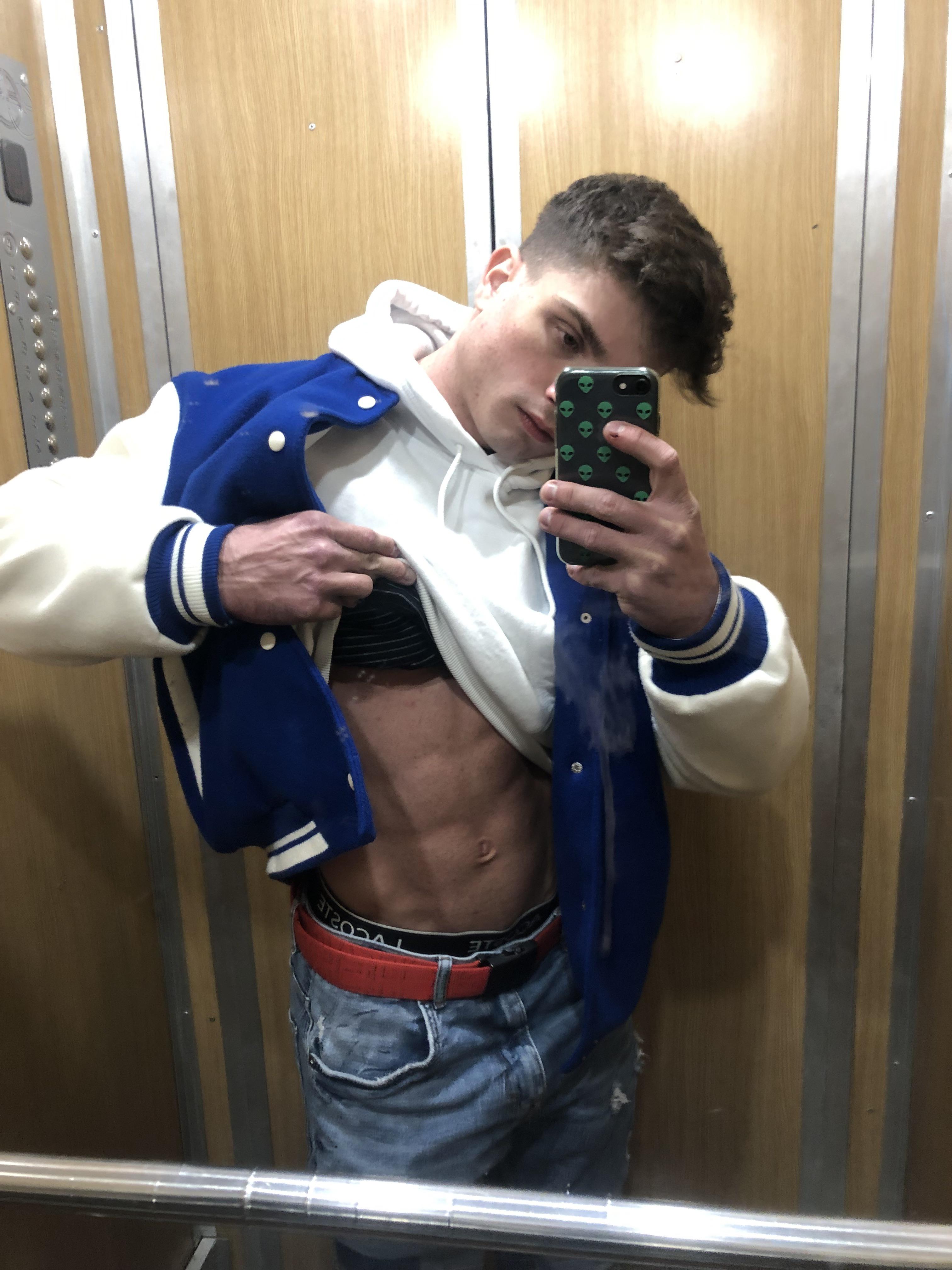 [21] Quickie in the elevator ? | Scrolller