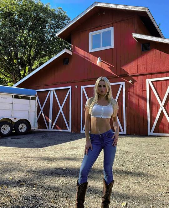 Rachel Rae Petersonn | Scrolller