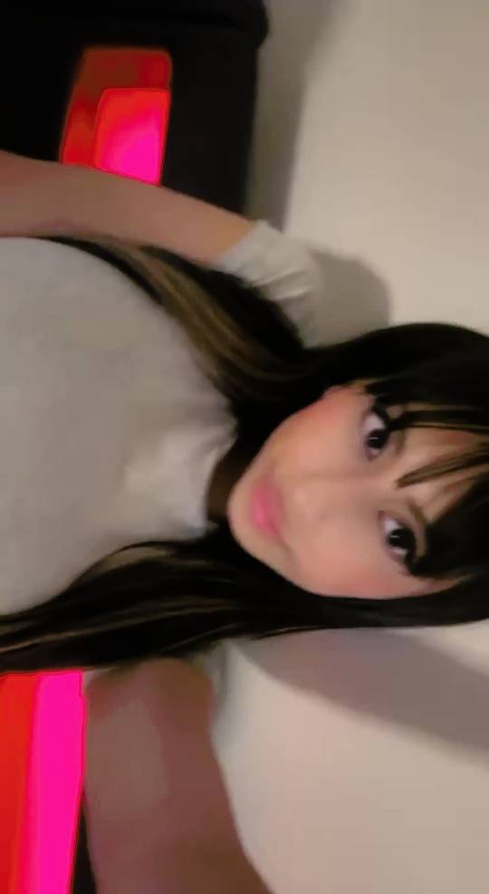 React and I’ll send you my private Snapchat | Scrolller