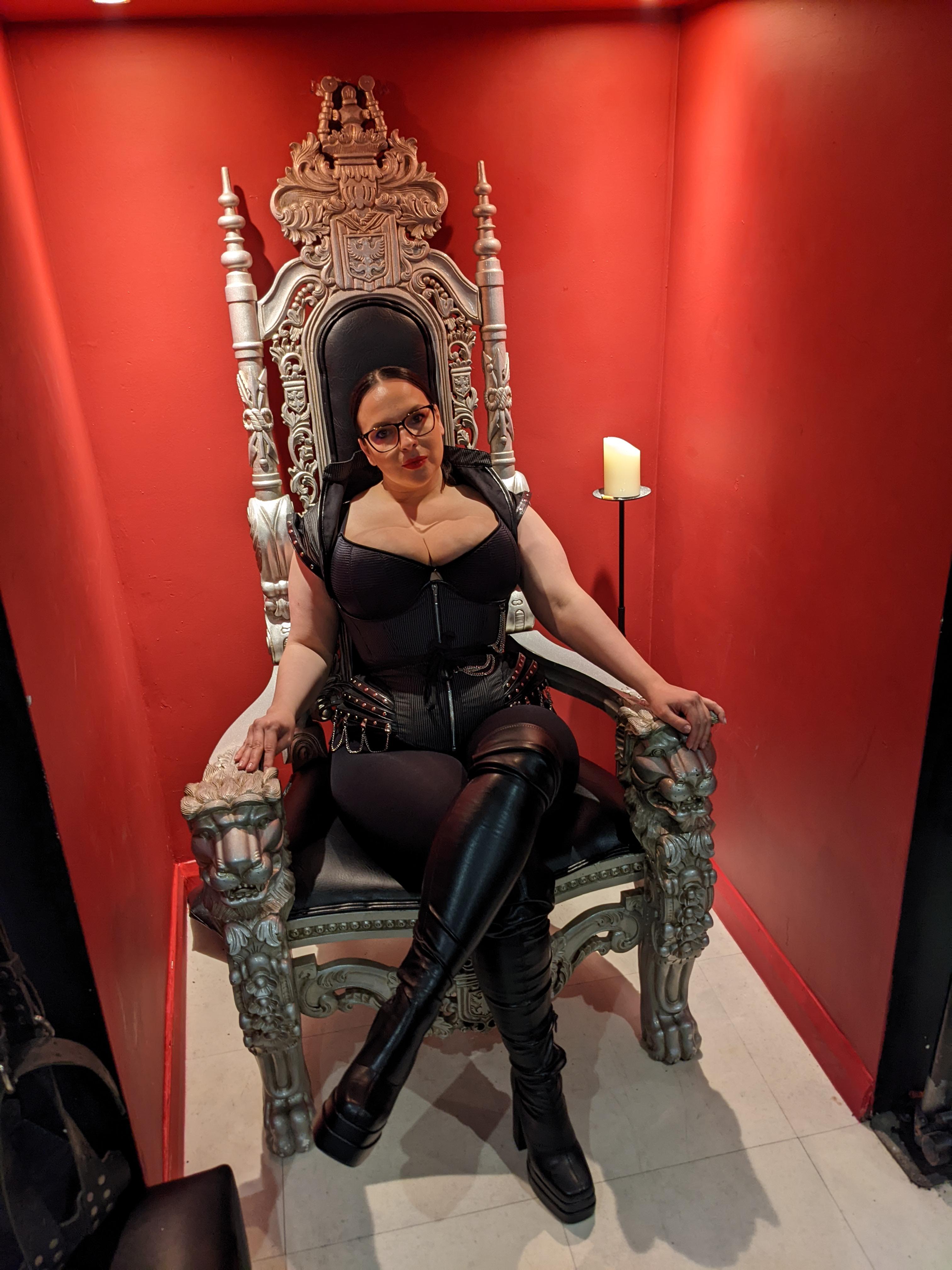 Ready for my servants 😈 | Scrolller