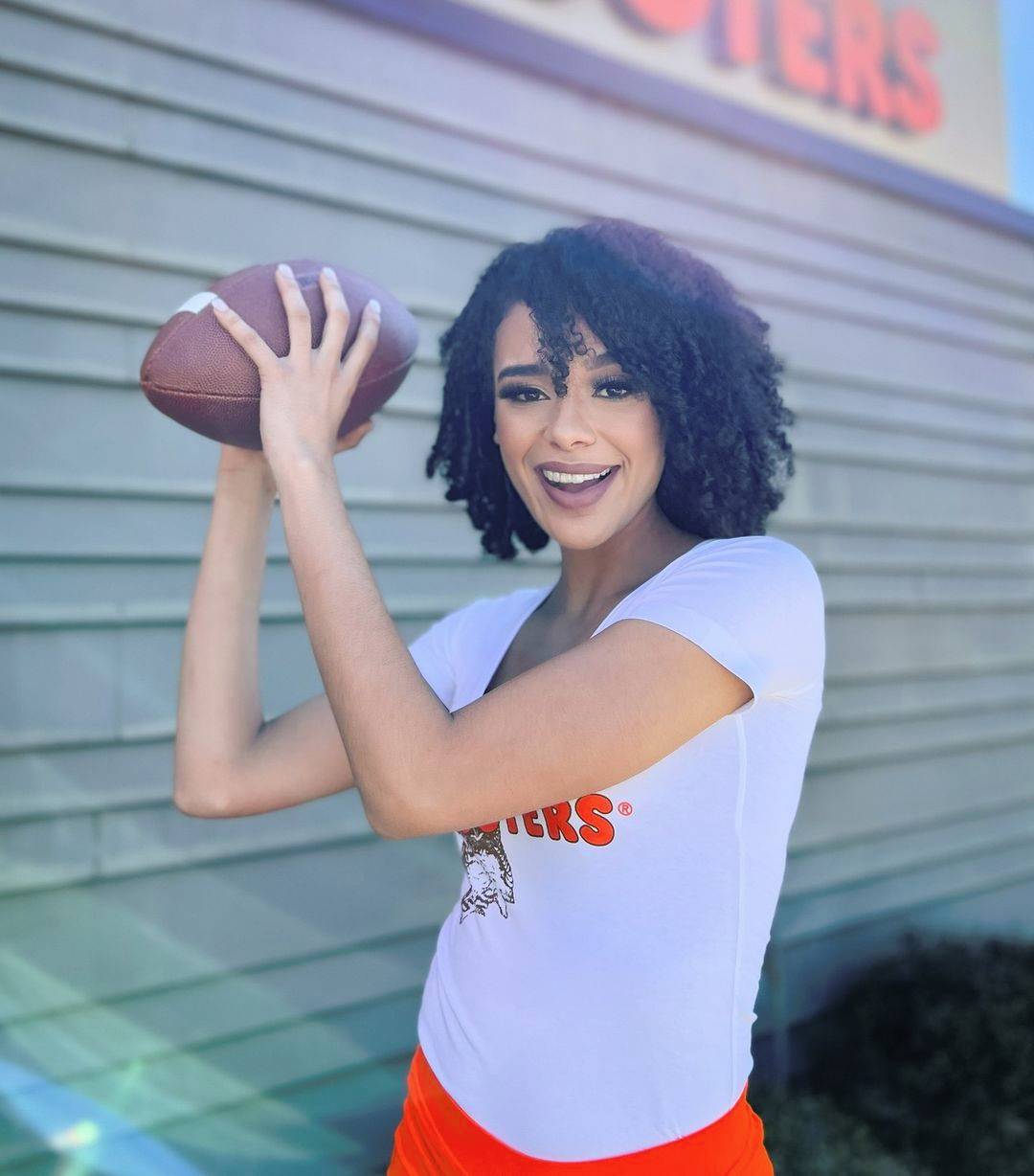 Ready to receive the ball? | Scrolller