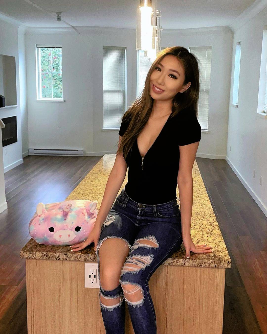 Ripped Jeans | Scrolller