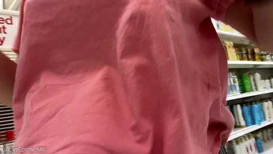 Risky flash in aisle 8 | Scrolller