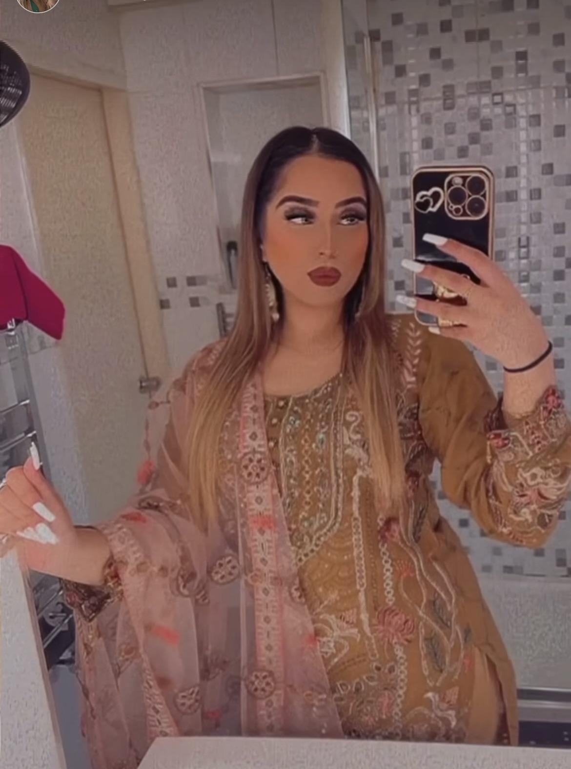 Roshni😍😍 Scrolller 3182