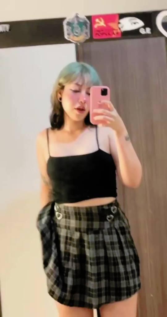 Say "hi" if you would rub your hands all over my body | Scrolller