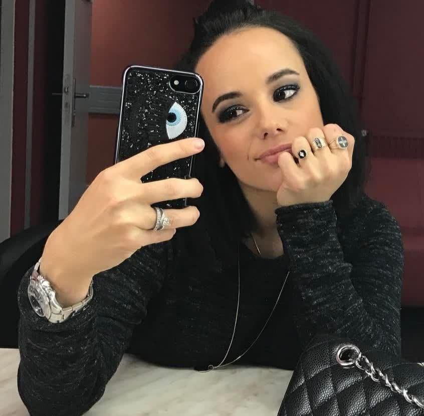 Selfie рџ і Scrolller