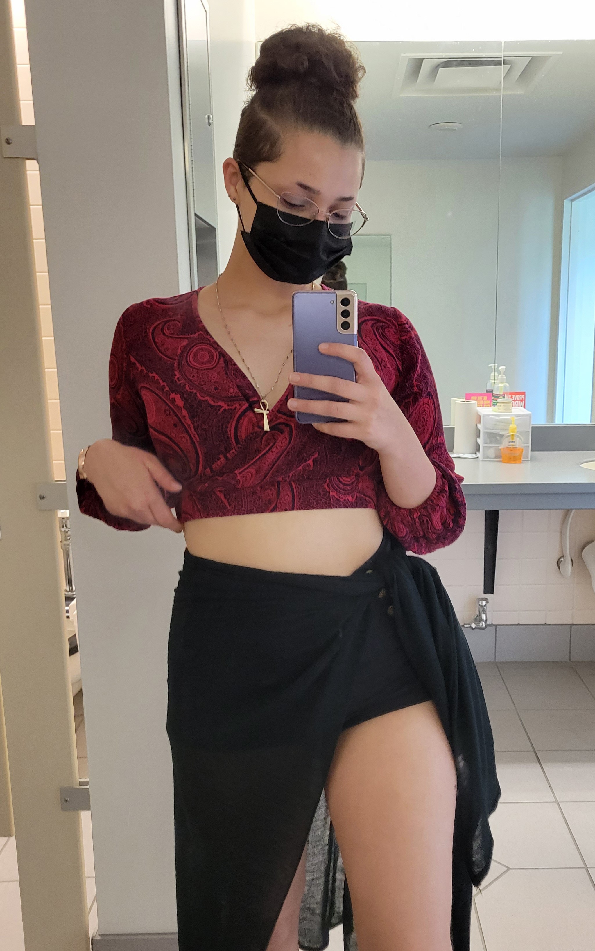Selfie in the bathroom between classes [F] | Scrolller