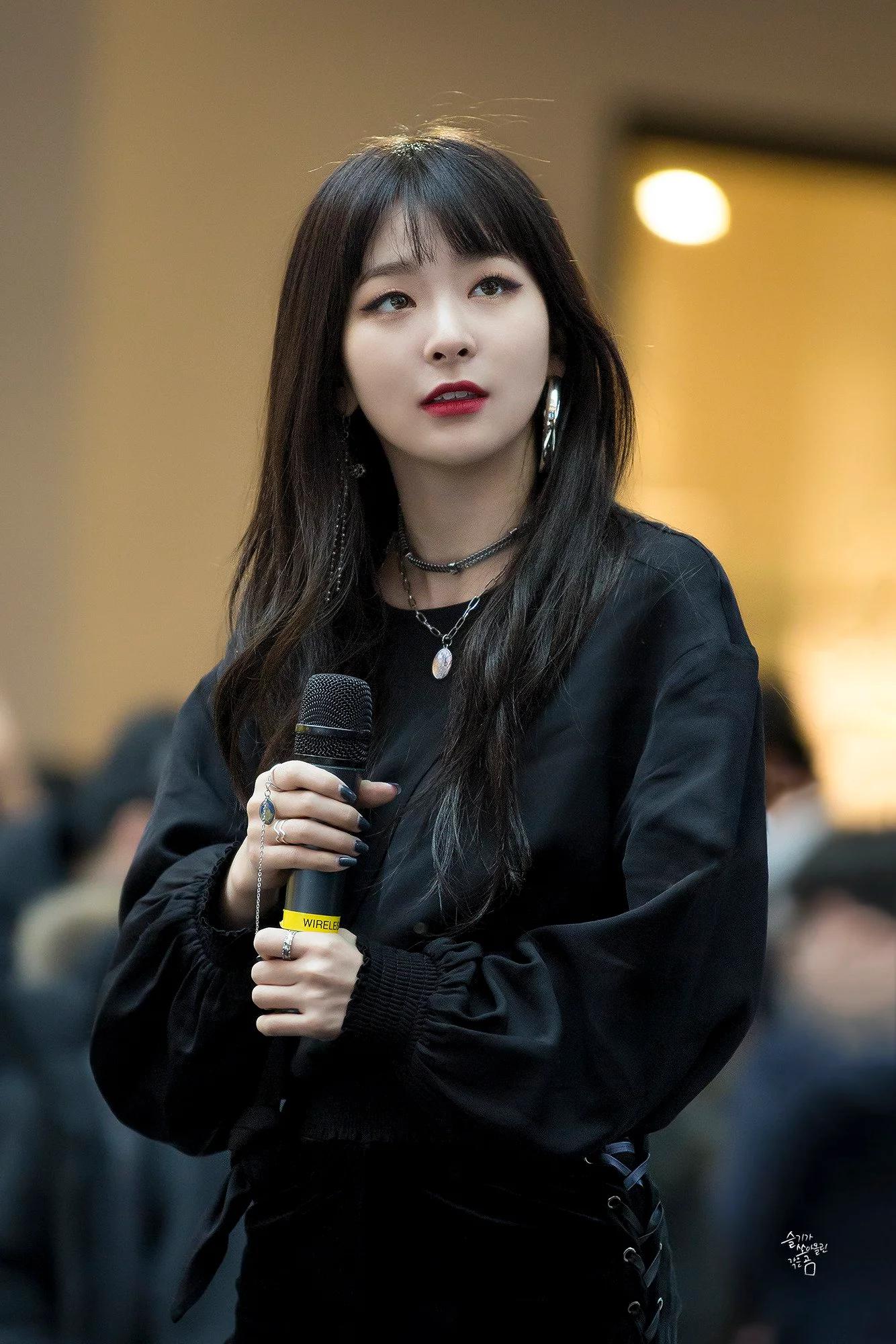 Seulgi | Scrolller