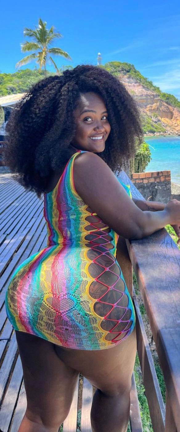 Sexy black babe pushing that dress to the limits | Scrolller