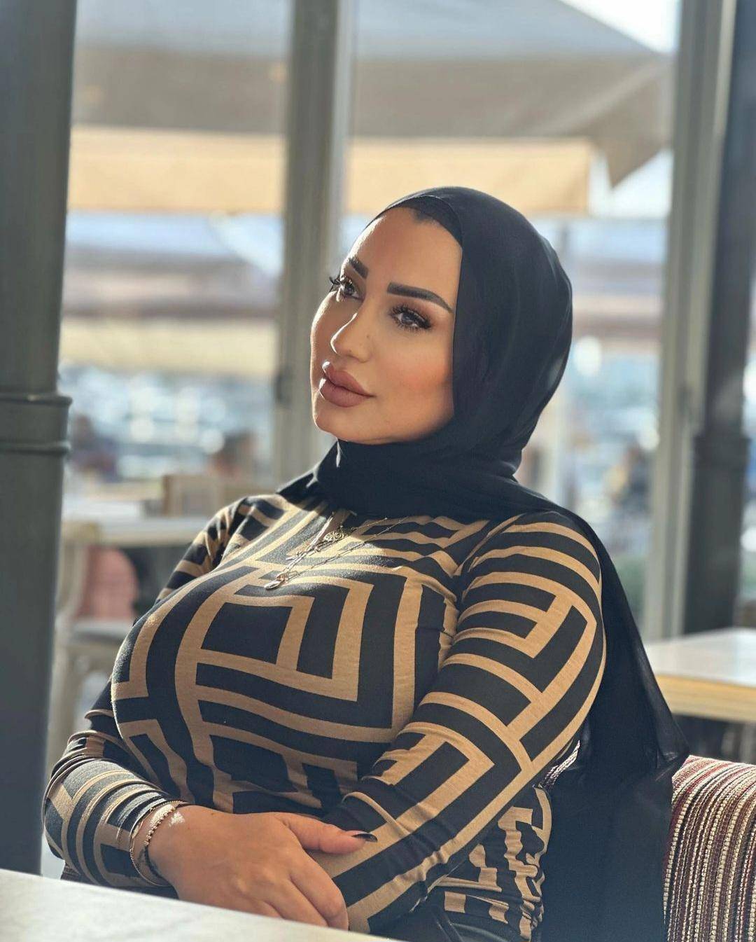 She can not hide it | Scrolller