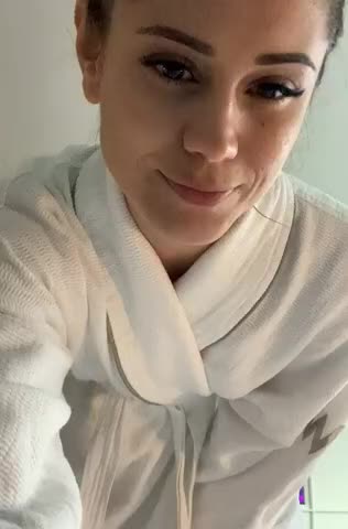 She’s just so pretty | Scrolller