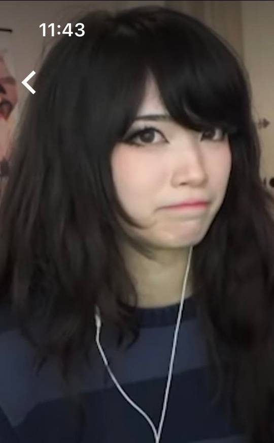 Shes So Cute In This Pic Scrolller