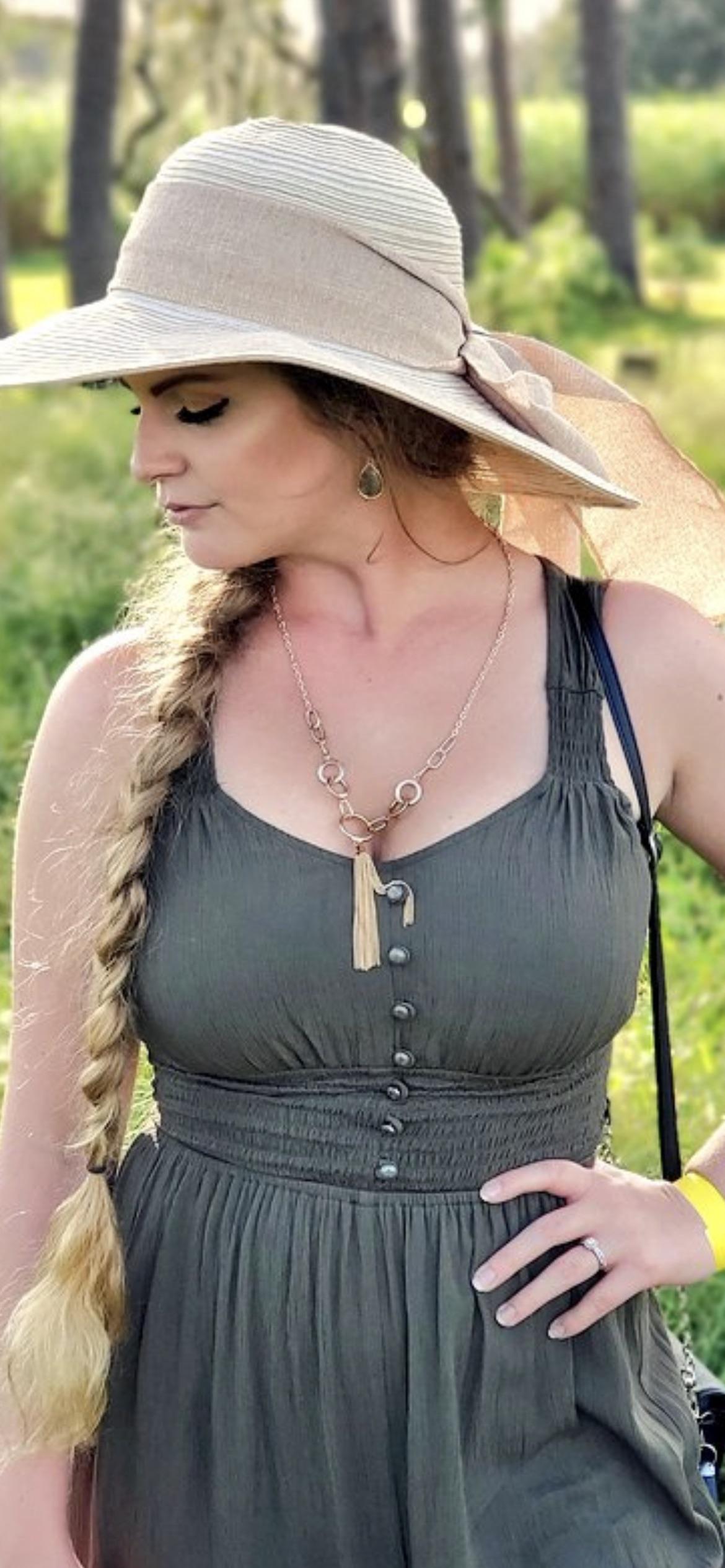 She’s so proud of her naturals.. and Im leaking looking at them Kaitlin Bennett | Scrolller