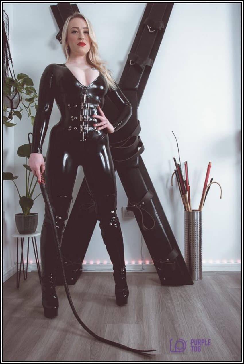 She waits for you to come home | Scrolller