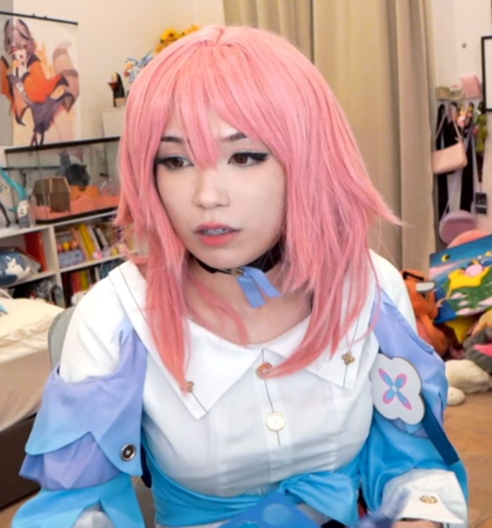 She was so hot in this cosplay | Scrolller