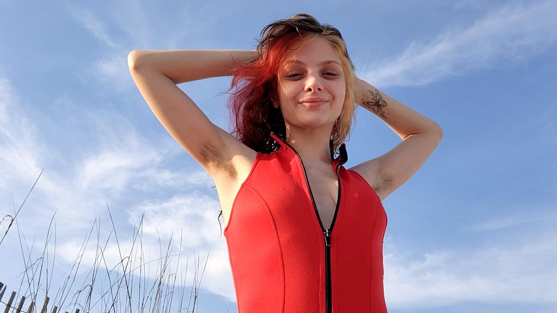 Showing off my hairy armpits at the beach 🤭 | Scrolller