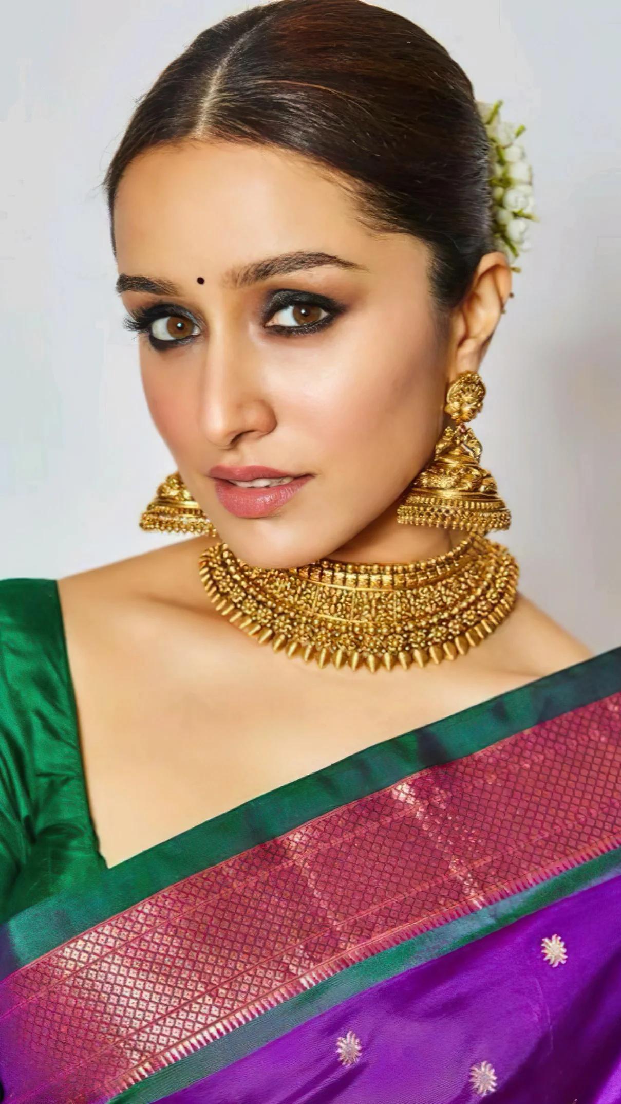 Shraddha Kapoor Scrolller