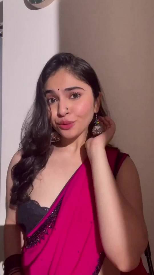 Simran Natekar | Scrolller