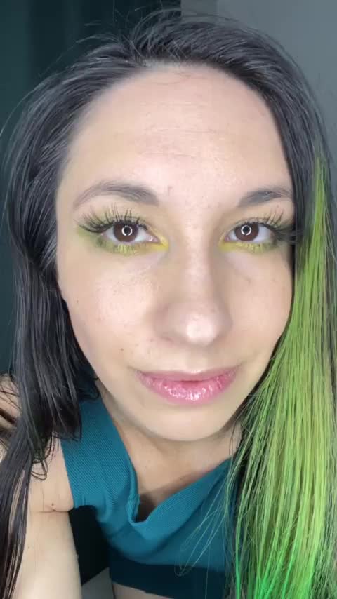 Sitting on your face is so much easier in a skirt | Scrolller