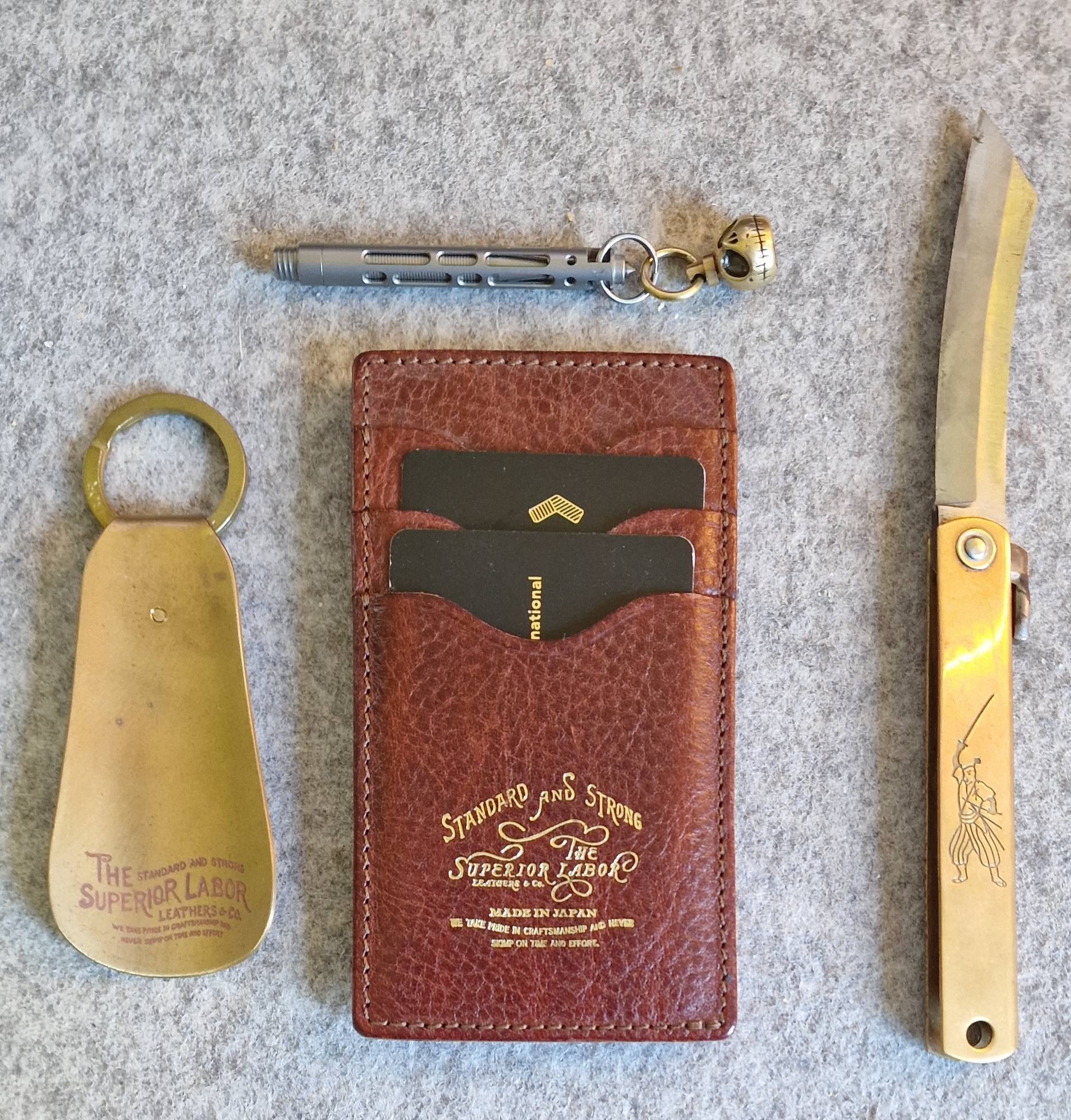 Slim and minimal EDC when wearing a suit | Scrolller