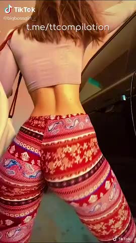 Slow-Mo Shaking🍑💦 | Scrolller