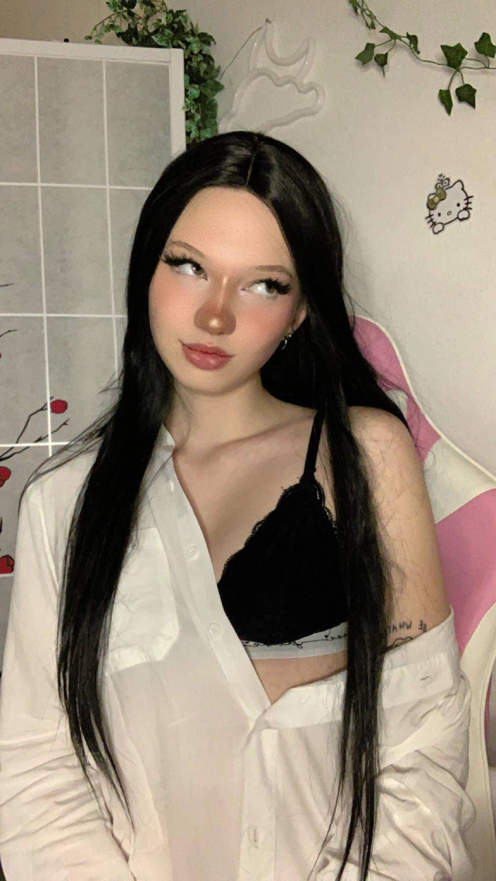 Slutty and nerdy 🤓 ️ | Scrolller