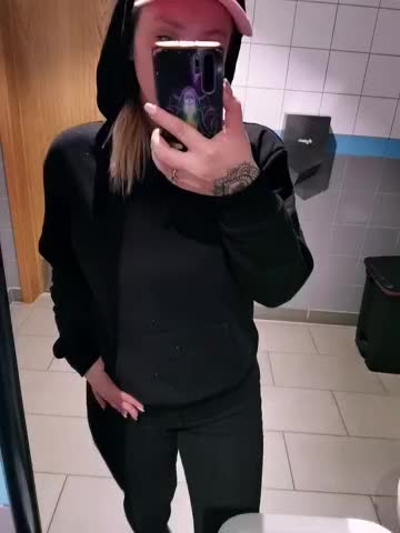 Small break at work last night 🤭 | Scrolller