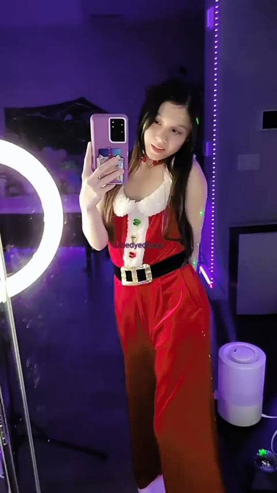 would you be happy if you received a Japanese x Chinese gf as a gift | Scrolller