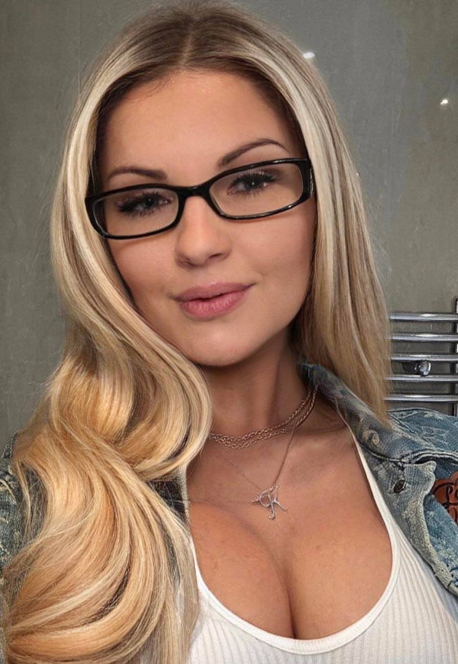 Smash Or Pass Scrolller
