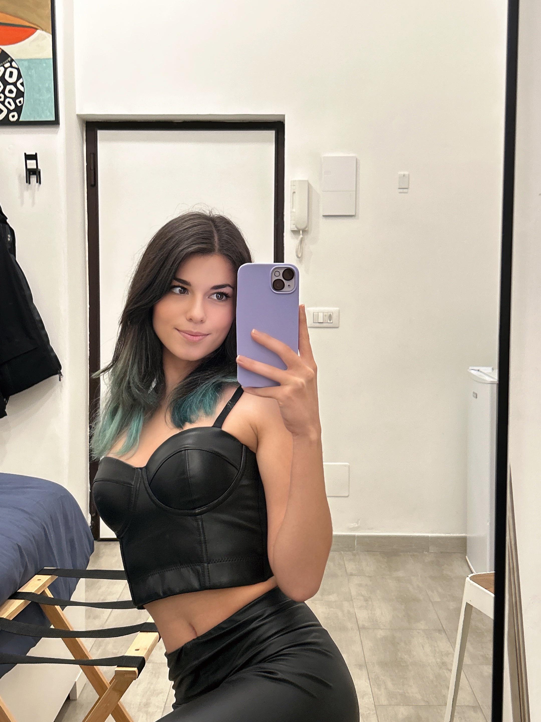Smash Or Pass Scrolller