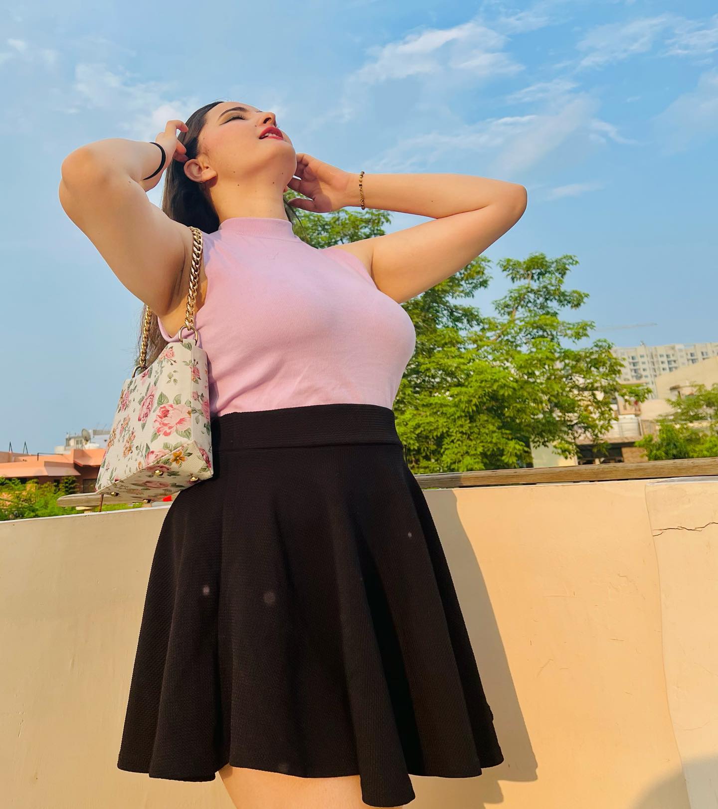 Sneaky pit shot! | Scrolller