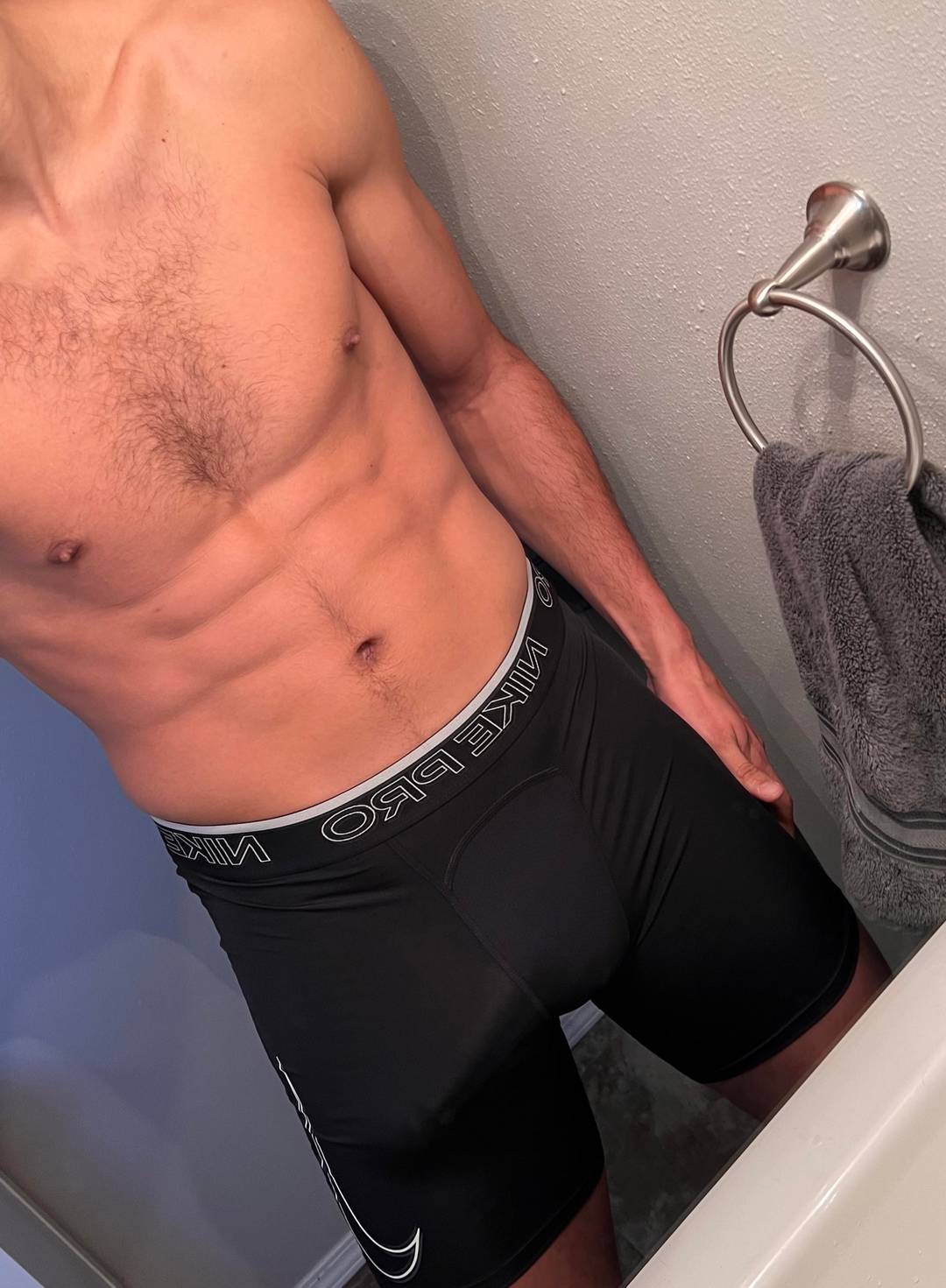 So thick I bulge out in compression shorts | Scrolller