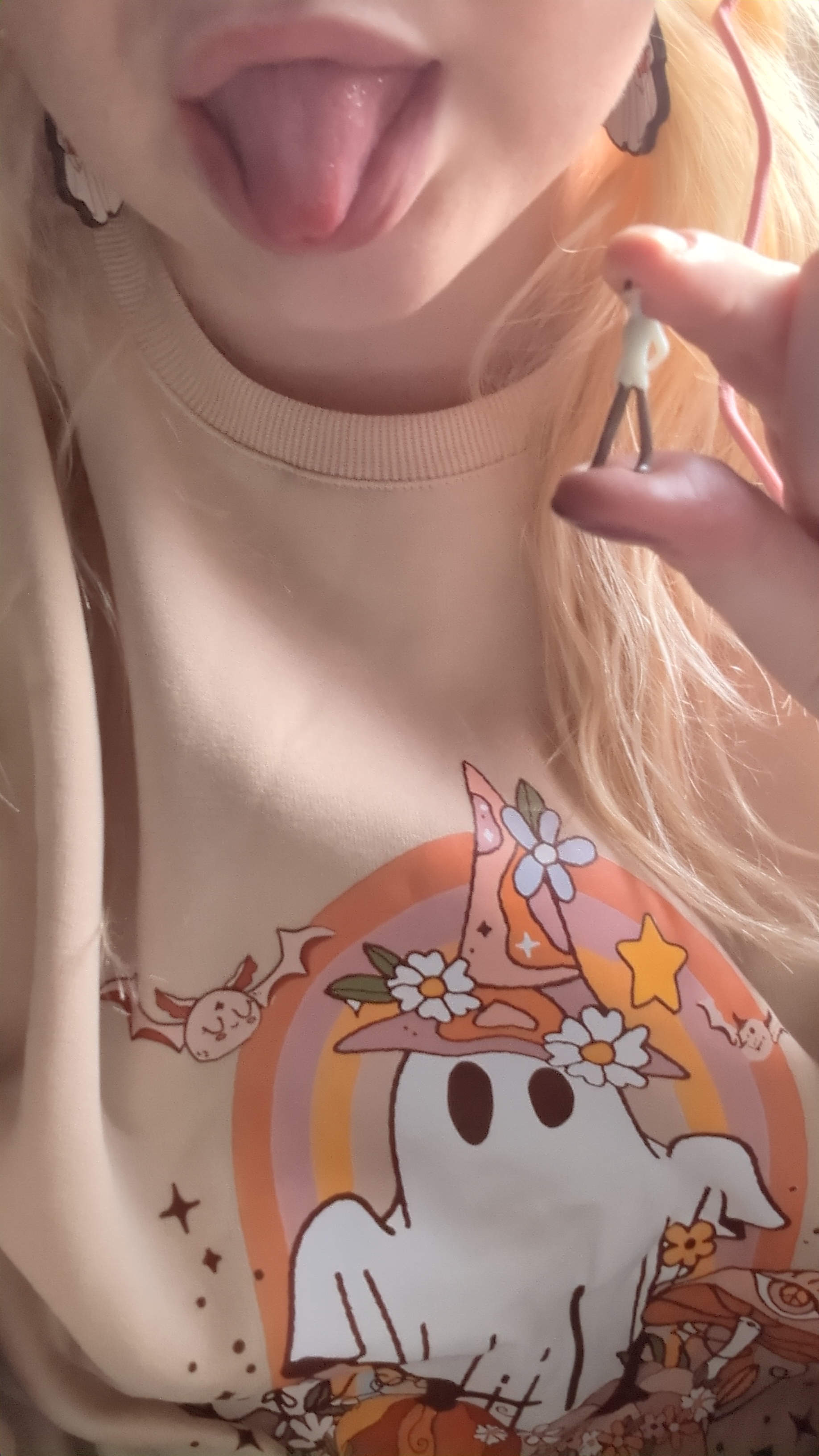 So tiny! You make the perfect little toy 😈 | Scrolller