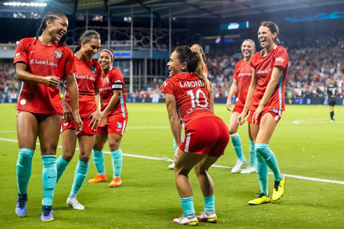 Soccer players are so damn fit | Scrolller