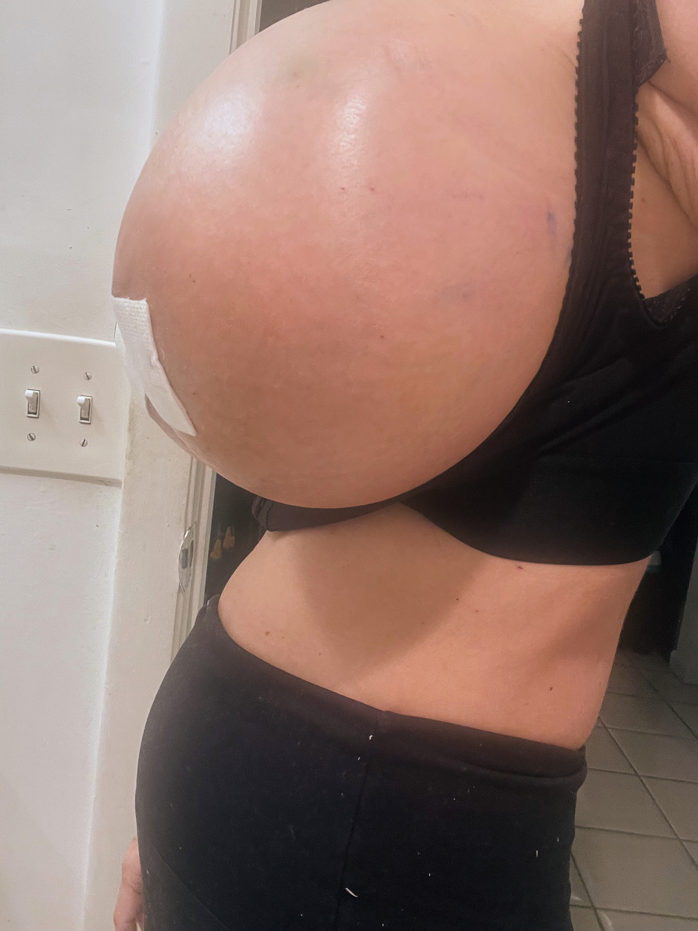 Some sideboob of the new tits [2500cc] | Scrolller