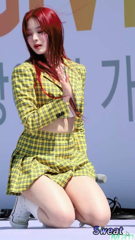 STAYC - Isa | Scrolller