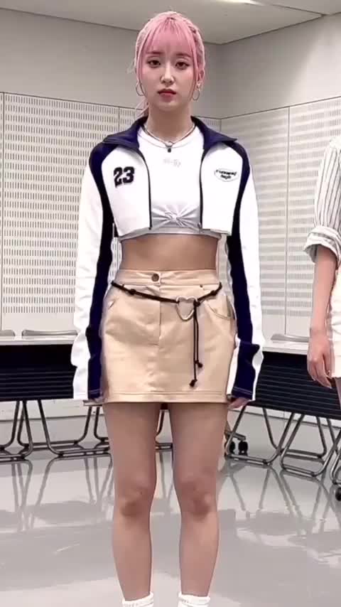 StayC - Sumin | Scrolller