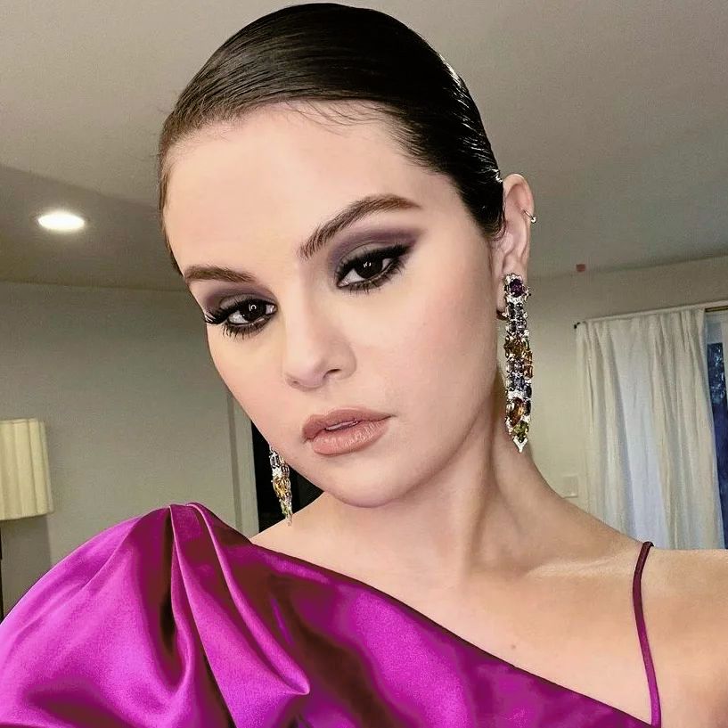 Stuns in purple for premiere of her documentary | Scrolller