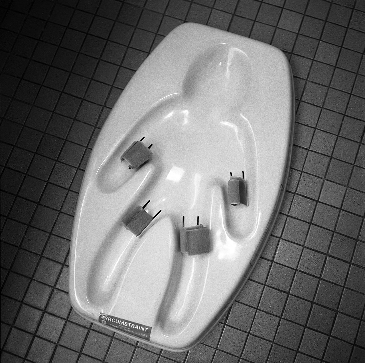 Sunat restraining device. | Scrolller