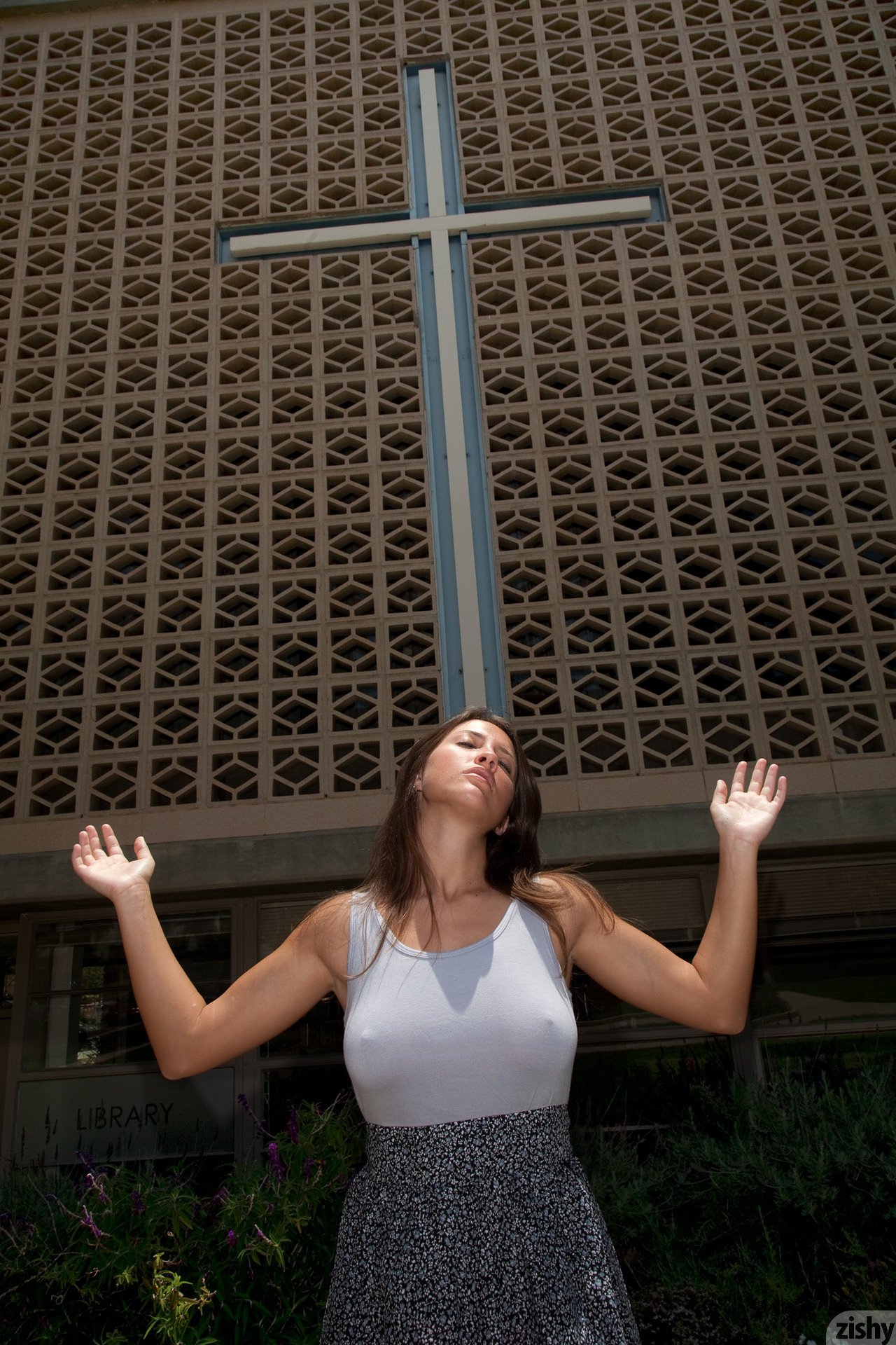 Sunday worship 🛐 | Scrolller