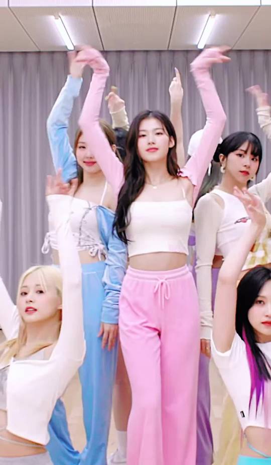 Switching from a blowjob to my tits | Scrolller