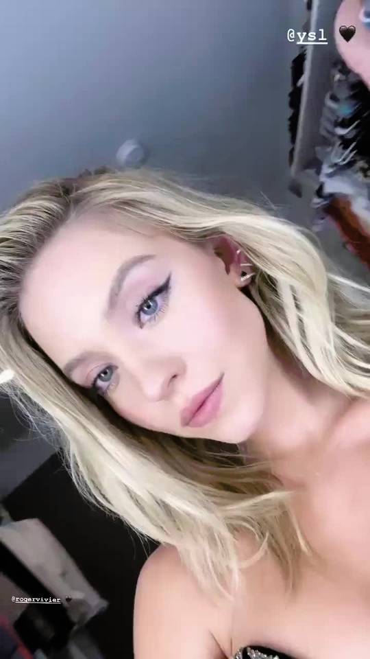 Sydney Sweeney - Cleavage | Scrolller